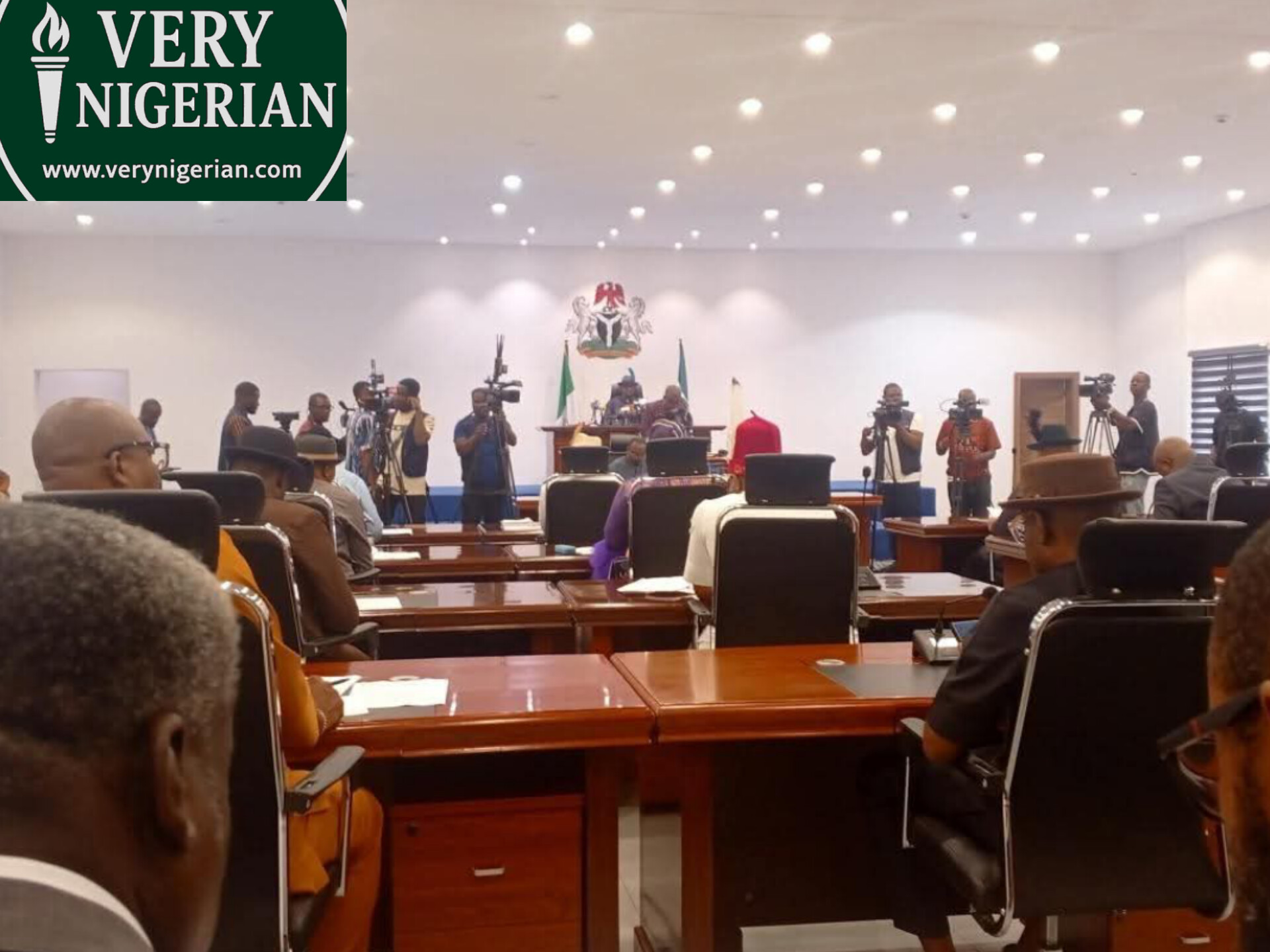 BREAKING: Rivers Assembly Speaker Amaewhule, 15 Legislators announce defection to APC - Very ...